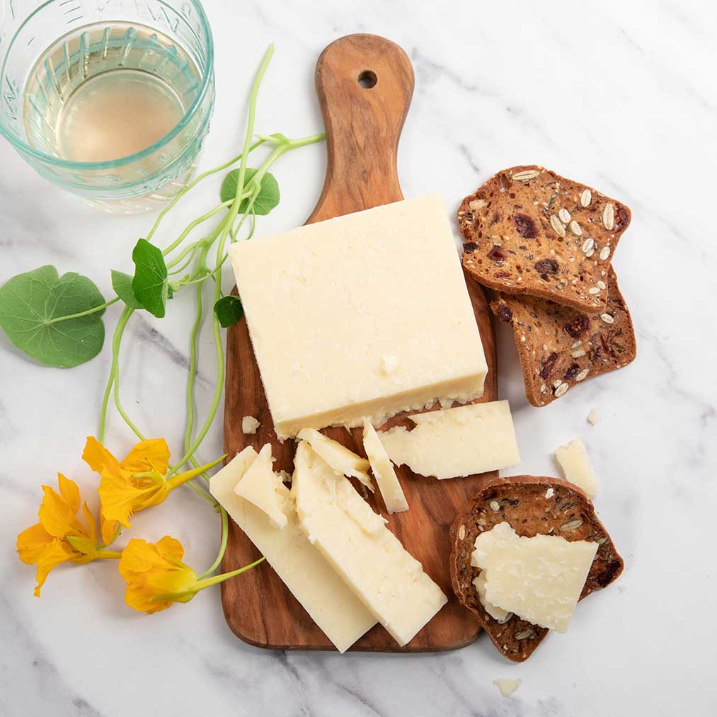5 Spoke Creamery Redmond Cheddar Cheese / Cut & Wrapped by igourmet ...