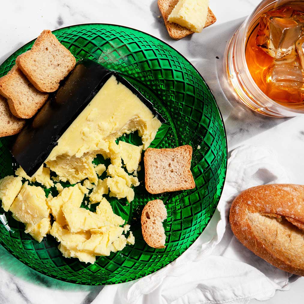 igourmet - Kerrygold Cheddar Cheese with Irish Whiskey