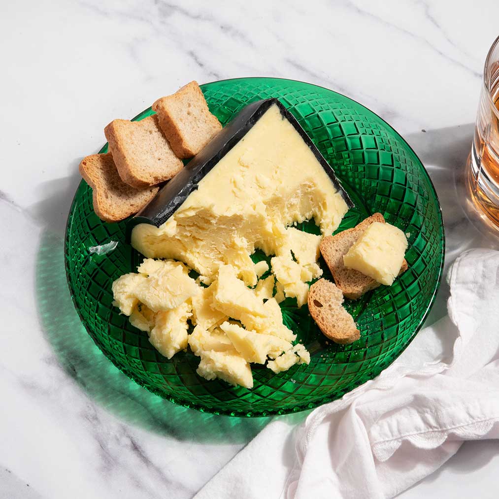igourmet - Kerrygold Cheddar Cheese with Irish Whiskey