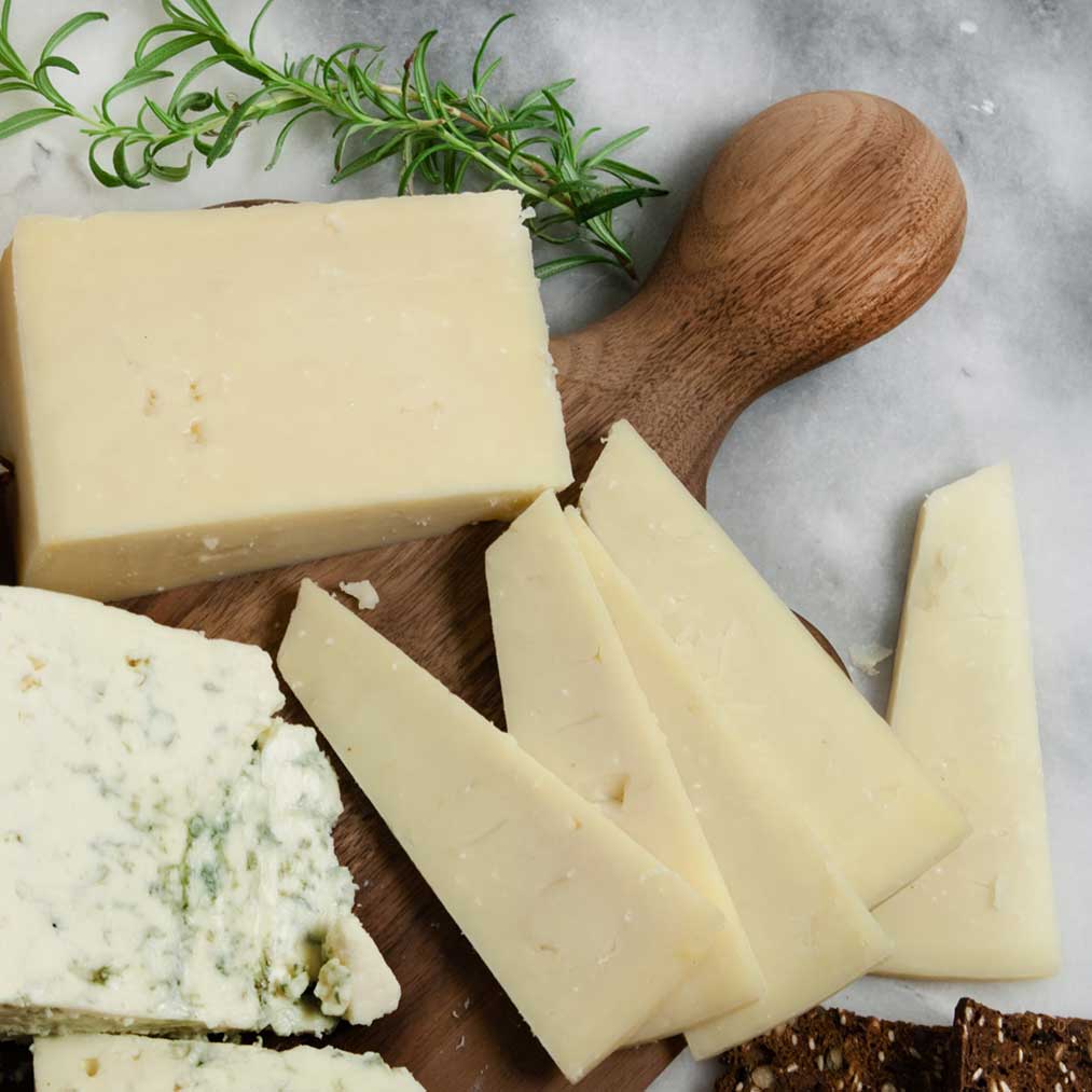 igourmet - Deer Creek Stag-Bold Cheddar Cheese