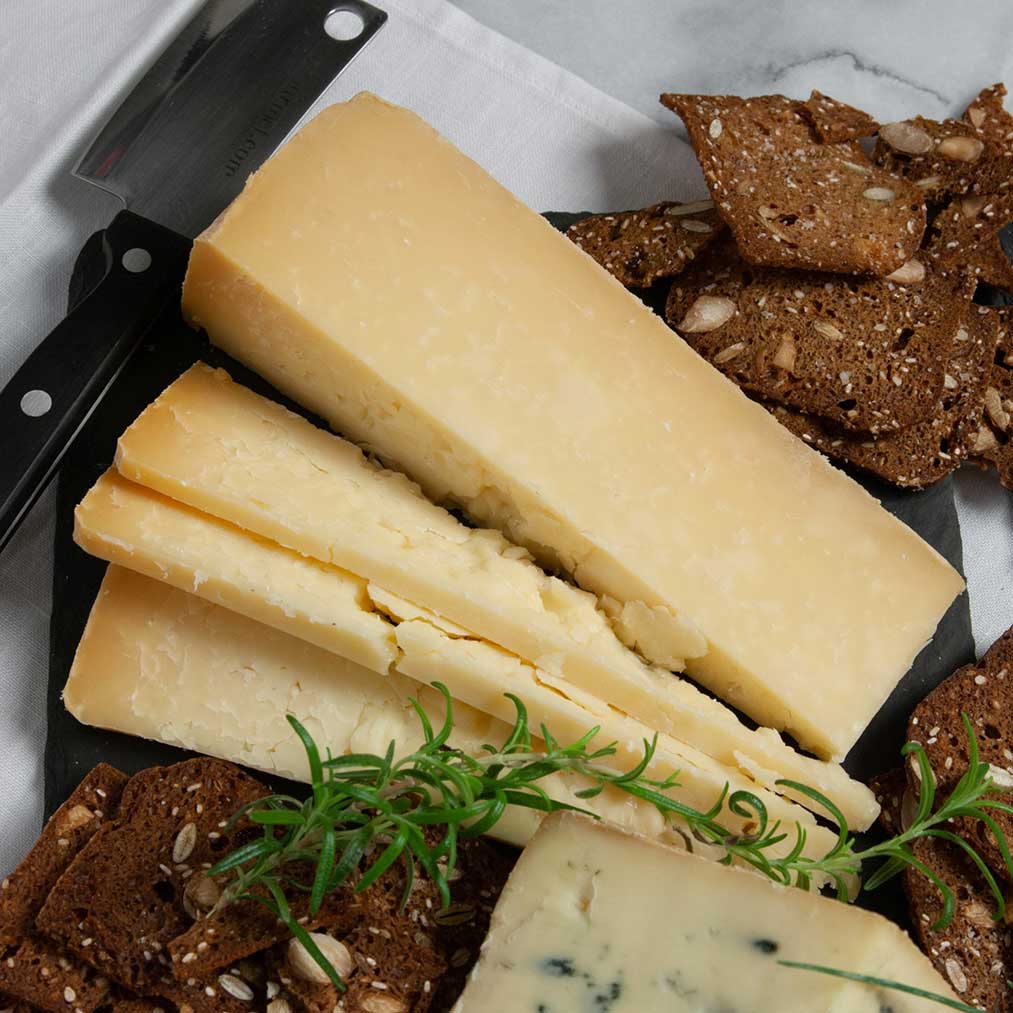 Cabot Clothbound Cheddar | Aged Vermont Farmhouse Cheese | iGourmet