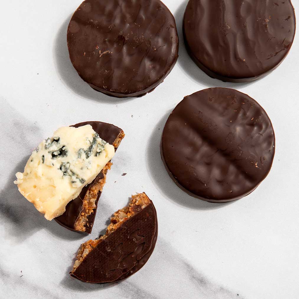 igourmet - Pesetas - Spanish Chocolate Fig Almond Discs