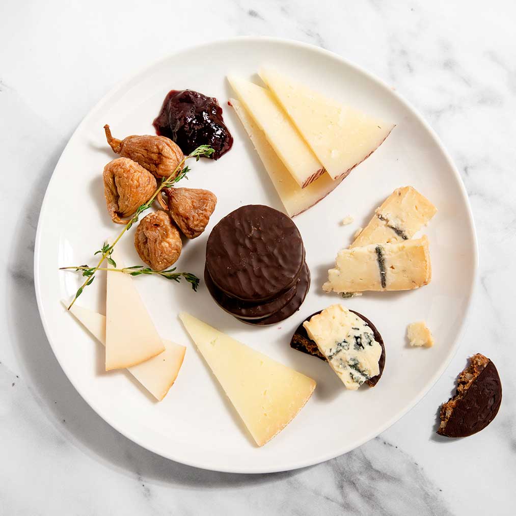 igourmet - Pesetas - Spanish Chocolate Fig Almond Discs