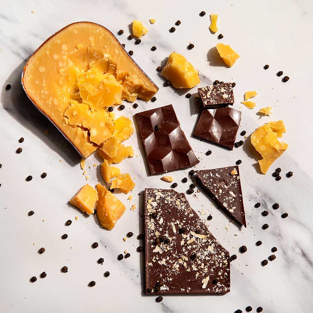 igourmet - Gouda & Peppercorn Milk Chocolate Bar